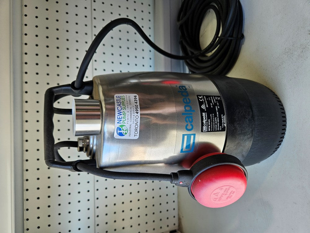 Calpeda Multistage Submersible Pump 0.37kW – Newcastle Pump Supplies